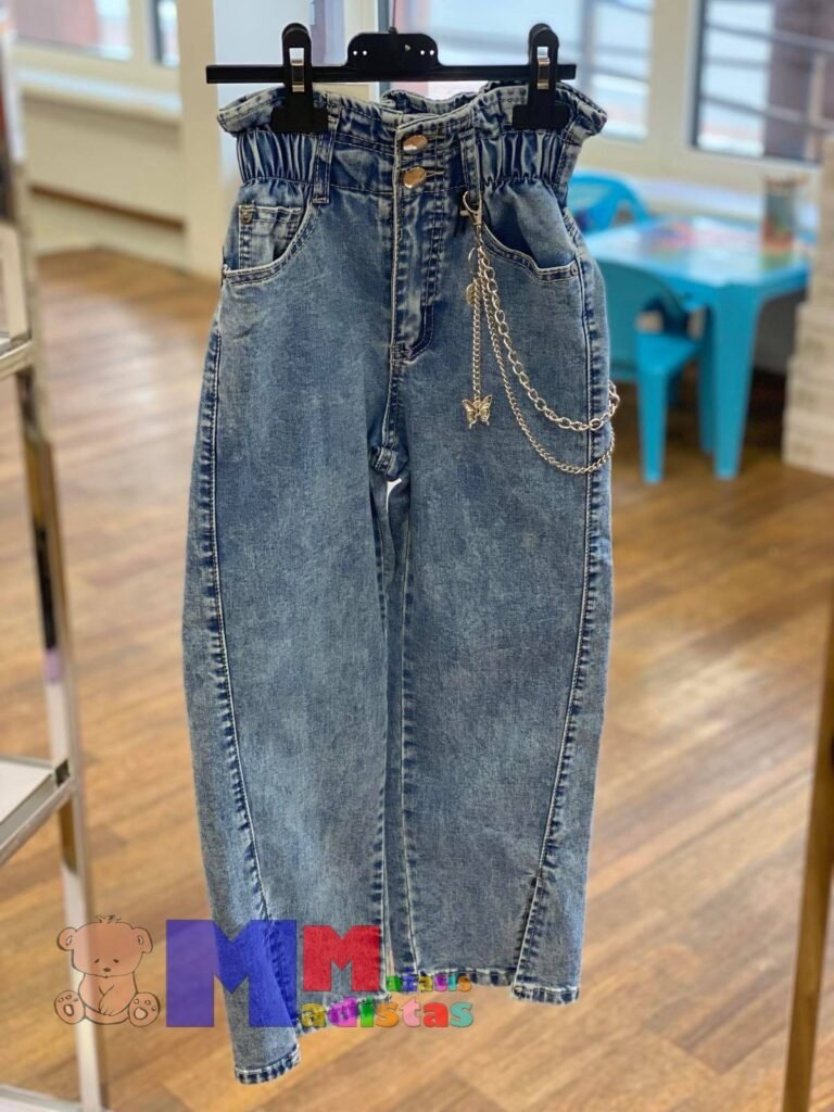 Plačios džinsinės kelnės, mėlynos spalvos, apačioje su skeltukais ...